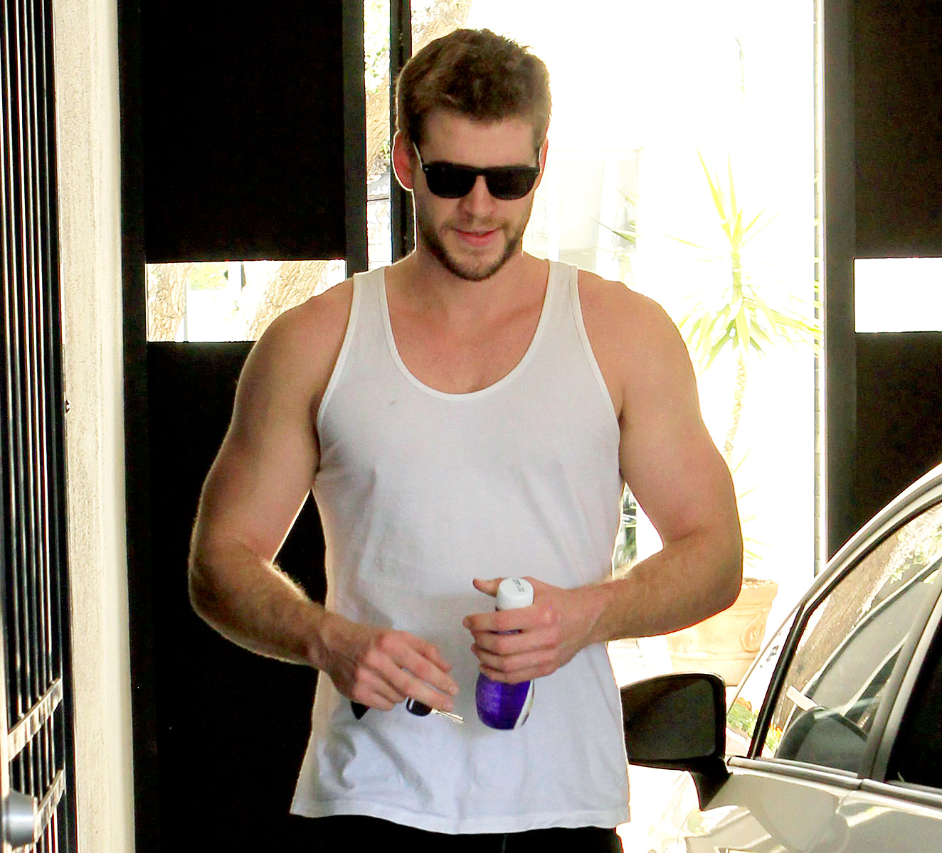Liam Hemsworth Picture: Actor Shows Buff Arms After Miley Cyrus Split