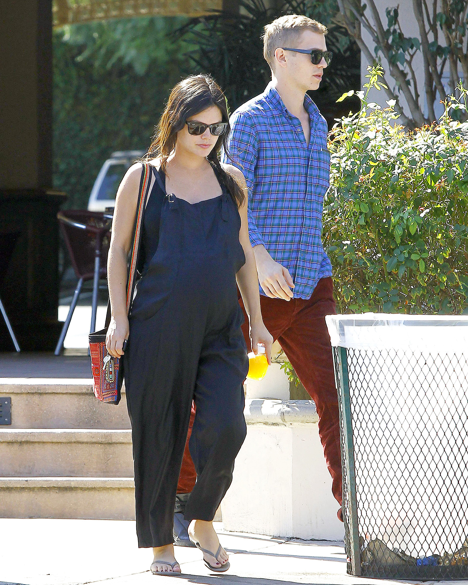 Rachel Bilson Baby Bump