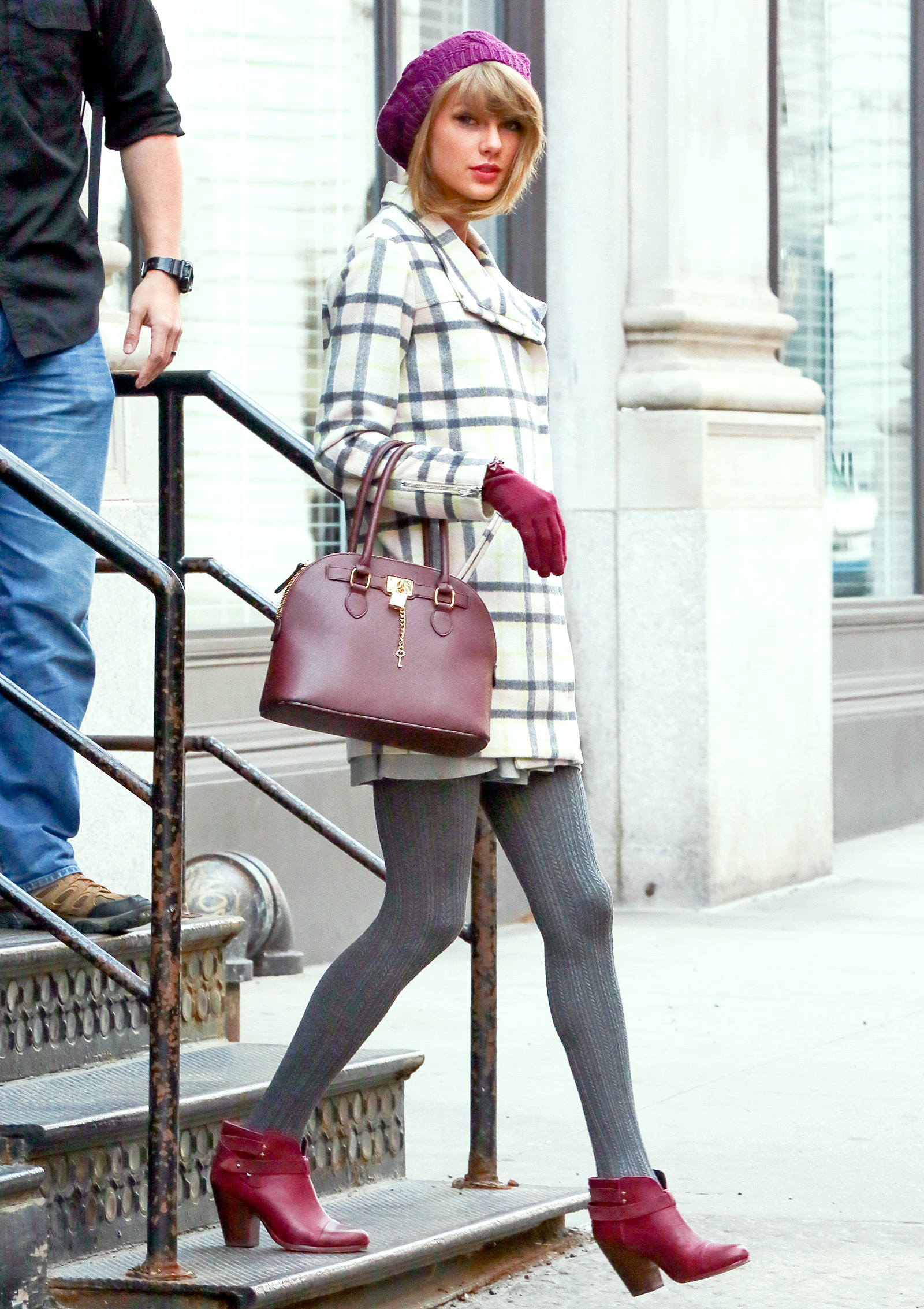 Taylor Swift Rocks Budget-Friendly Coat for Less Than $150: Photos