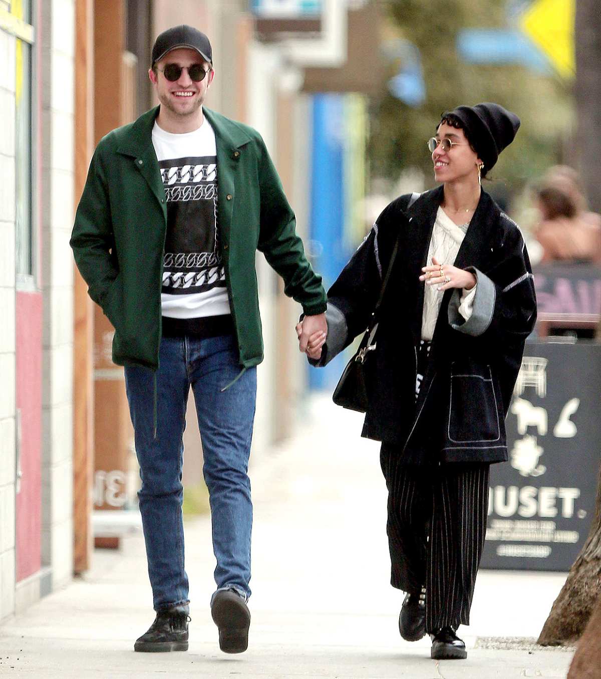 Fka Twigs Robert Pattinson Holding Hands