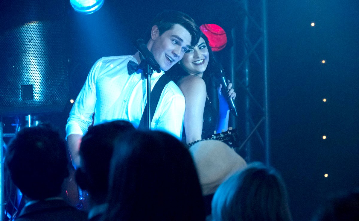 'Riverdale’ Musical Episode Reunites Betty, Jughead: Details