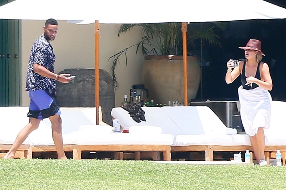 Khloe Kardashian, Tristan Thompson Go to Mexico With Kendall Jenner ...