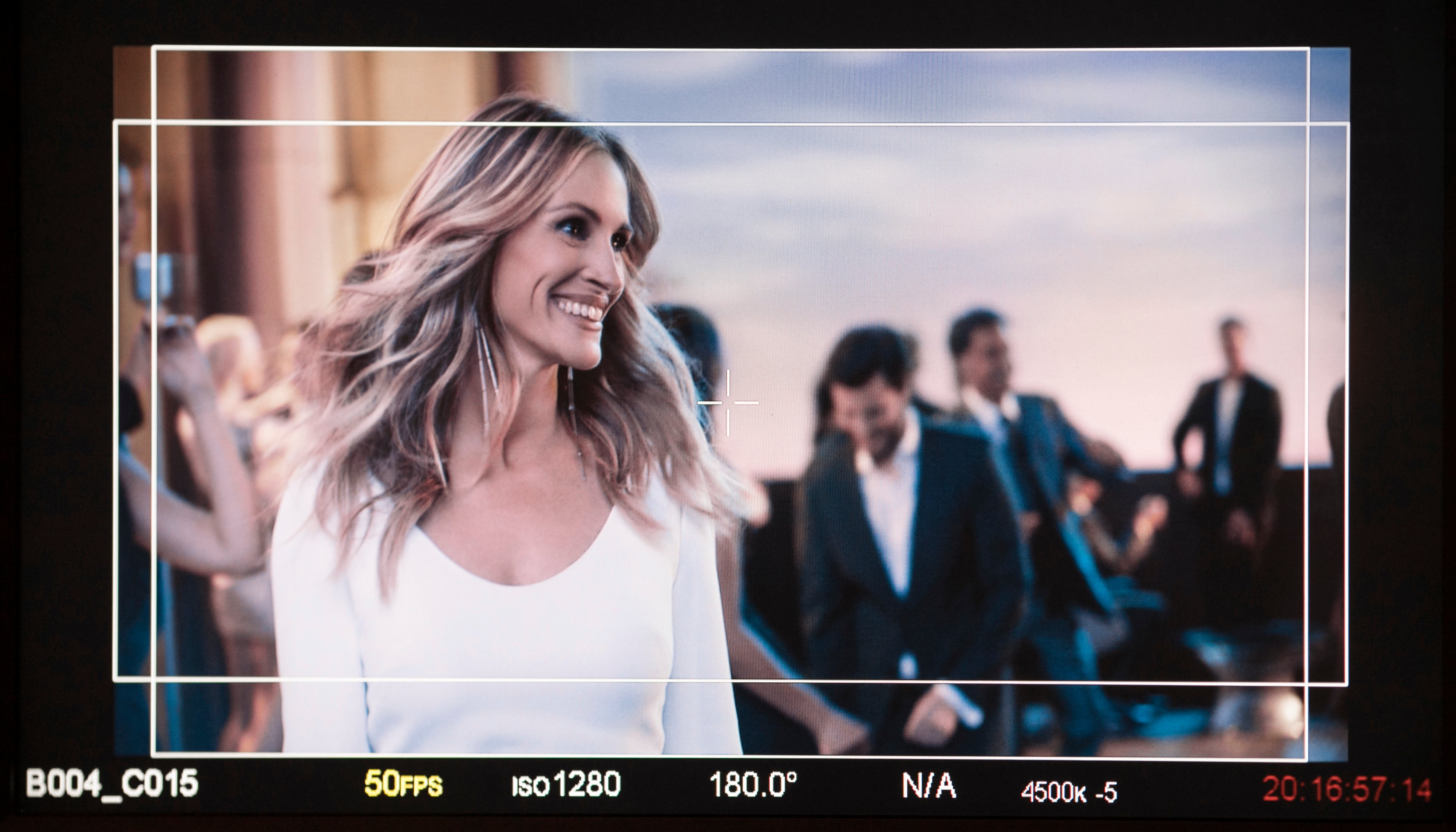 Julia Roberts Stars in Lancome La Vie Est Belle 2018 Fragrance Campaign ...