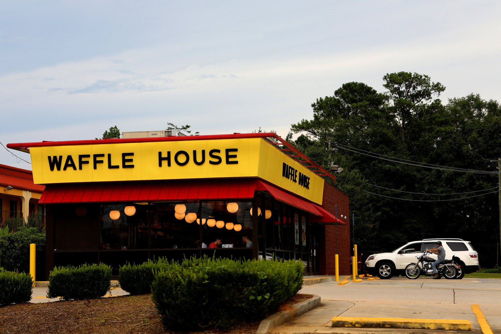 Waffle House Activates Storm Center Ahead of Hurricane Florence | Us Weekly