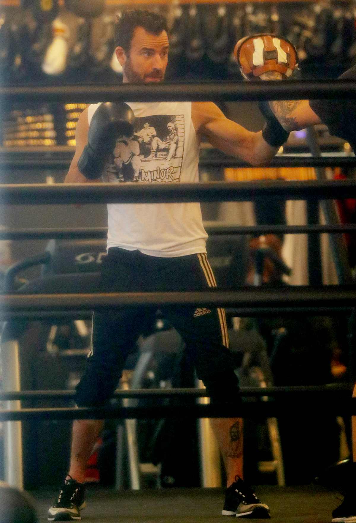 Justin Theroux Boxes in NYC, Shows Buff Body, Biceps: Photos | Us Weekly