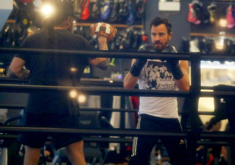 Justin Theroux Boxes in NYC, Shows Buff Body, Biceps: Photos