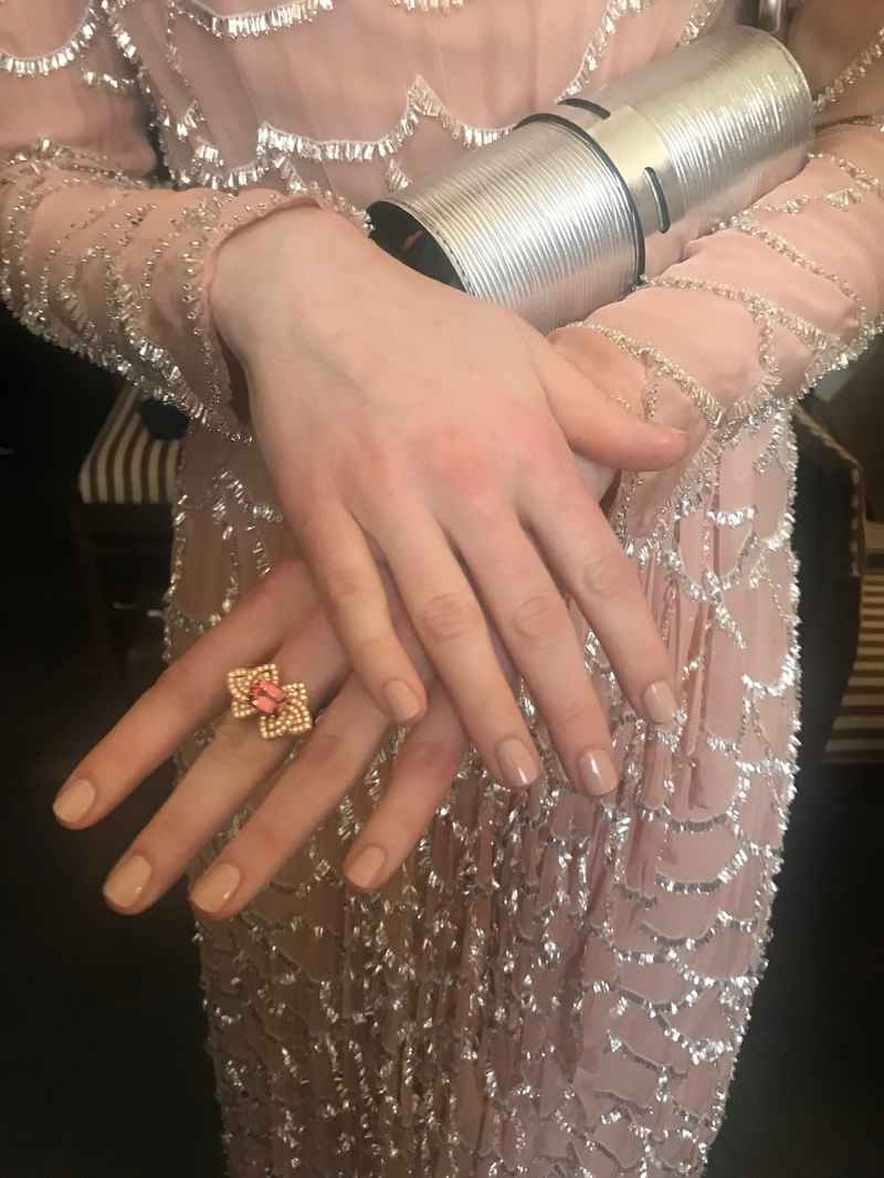 Golden Globes 2019: Emma Stone's Peach Sisley Makeup Look