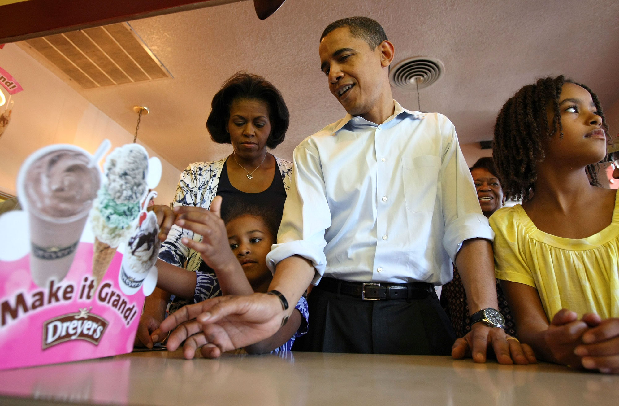Obama Family Photos: Barack, Michelle, Malia and Sasha Over the Years ...