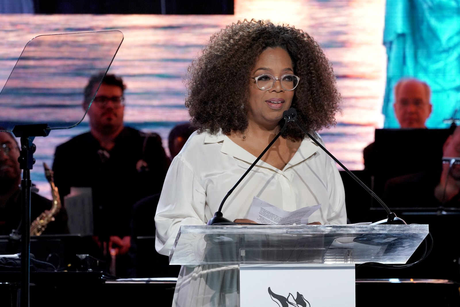 Oprah Winfrey Got Prince Harry, Duchess Meghan’s Royal Baby a Gift | Us ...