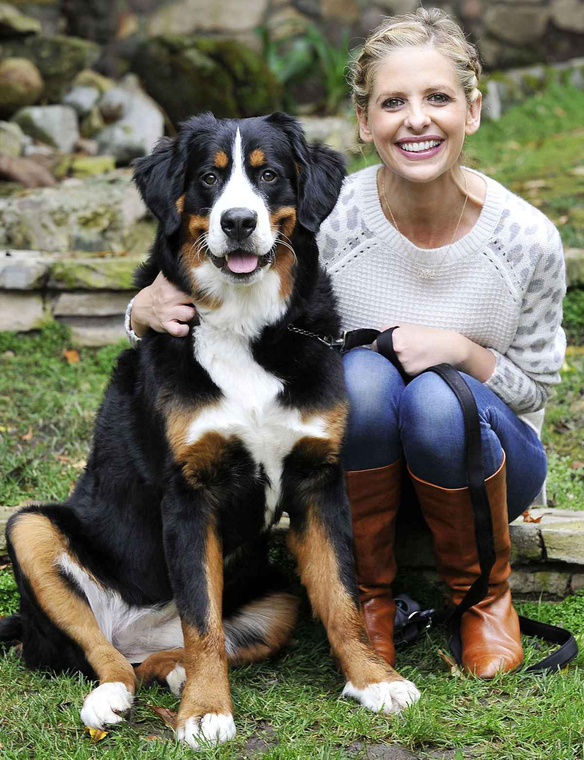 Sarah Michelle Gellar’s Dog Bella Died: ‘I Love You’ | Us Weekly