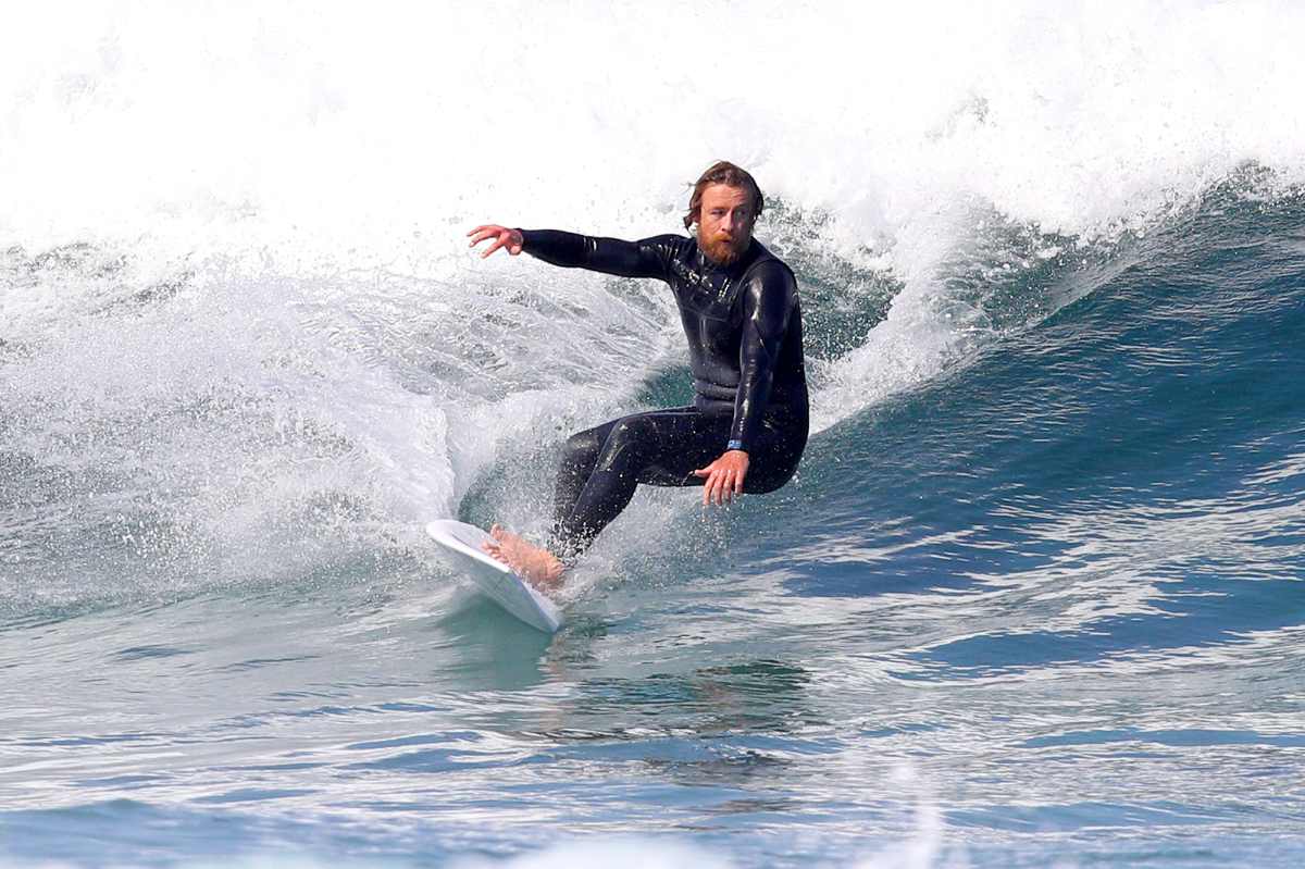 Celebrities Who Surf! See Action Shots of Jennifer Aniston, Liam ...