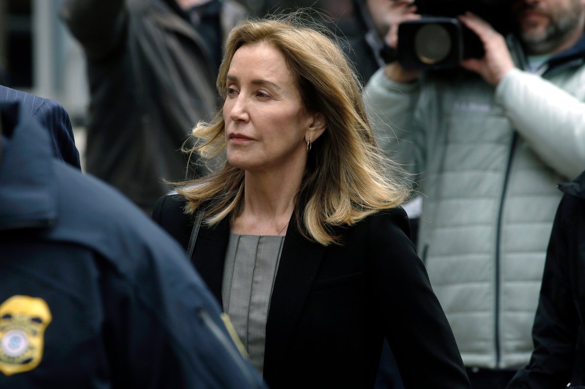 Felicity Huffman Is ‘Ready to Face Sentencing’ for College Scandal | Us ...