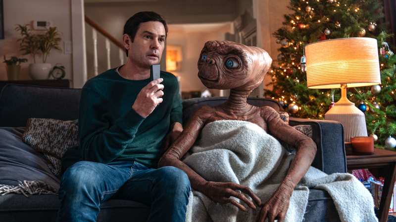 E.T., Henry Thomas' Elliot Reunite 37 Years After the Movie: Video | Us ...