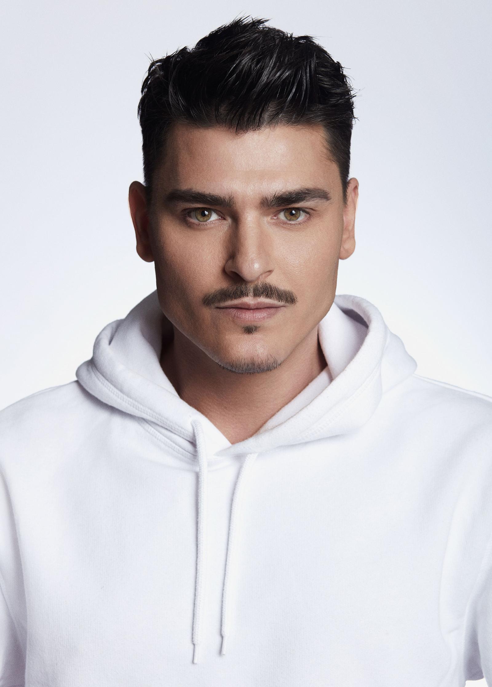 Makeup Artist Mario Dedivanovic Reveals His Holiday Makeup Tips | Us Weekly