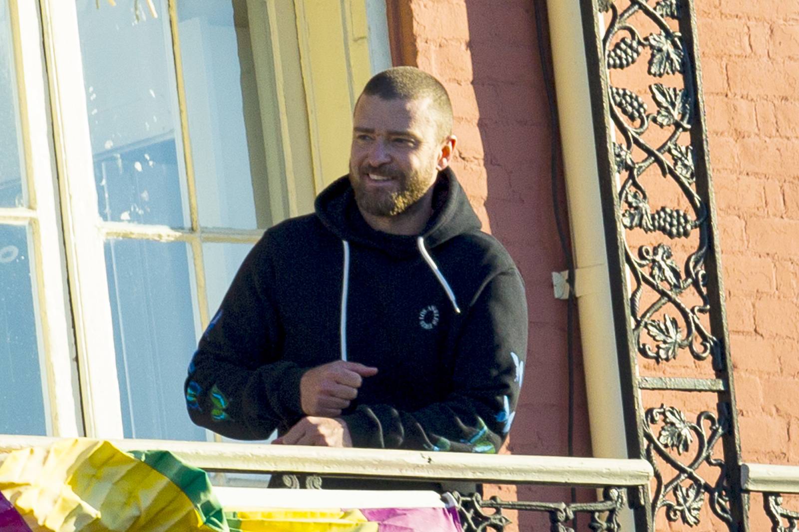 Justin Timberlake Returns to Balcony Sans Alisha Wainwright: Photos ...