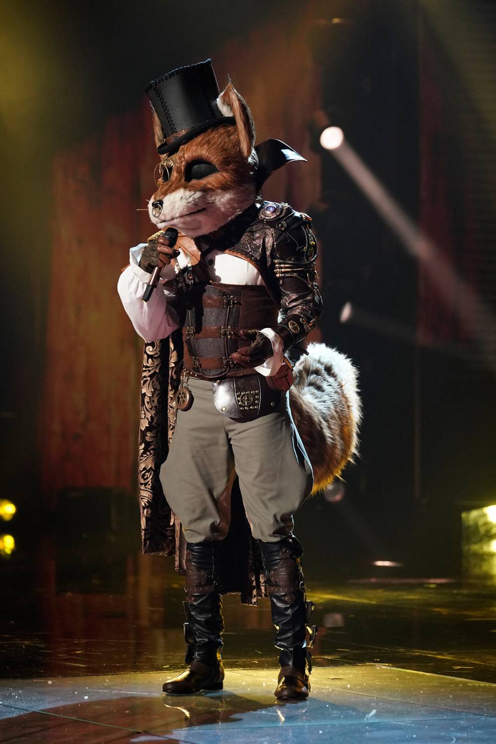 The Masked Singer's Butterfly Revealed: Is Lisa Kudrow the Tree? | Us ...