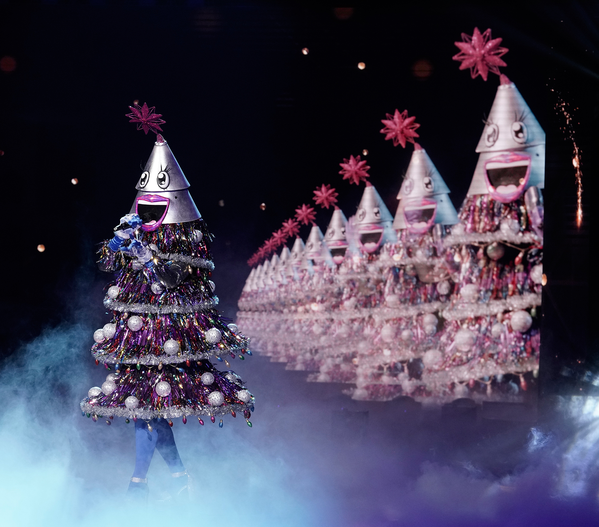 The Masked Singer's Butterfly Revealed: Is Lisa Kudrow the Tree? | Us ...