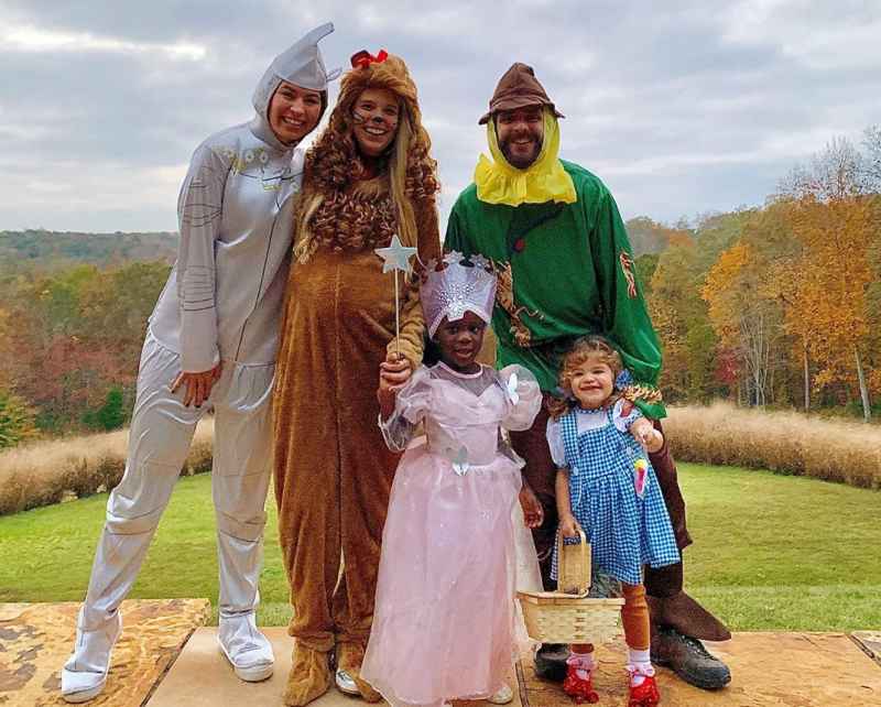 Thomas Rhett, Lauren Akins’ Sweetest Moments With Family: Pics