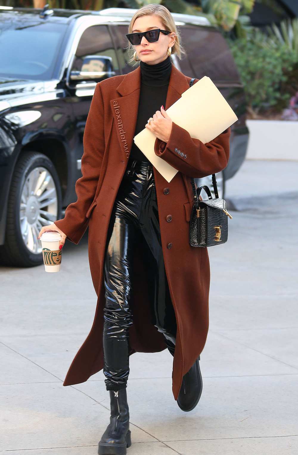 Celebrities Wearing Winter Coats, Puffer Jackets: Pics