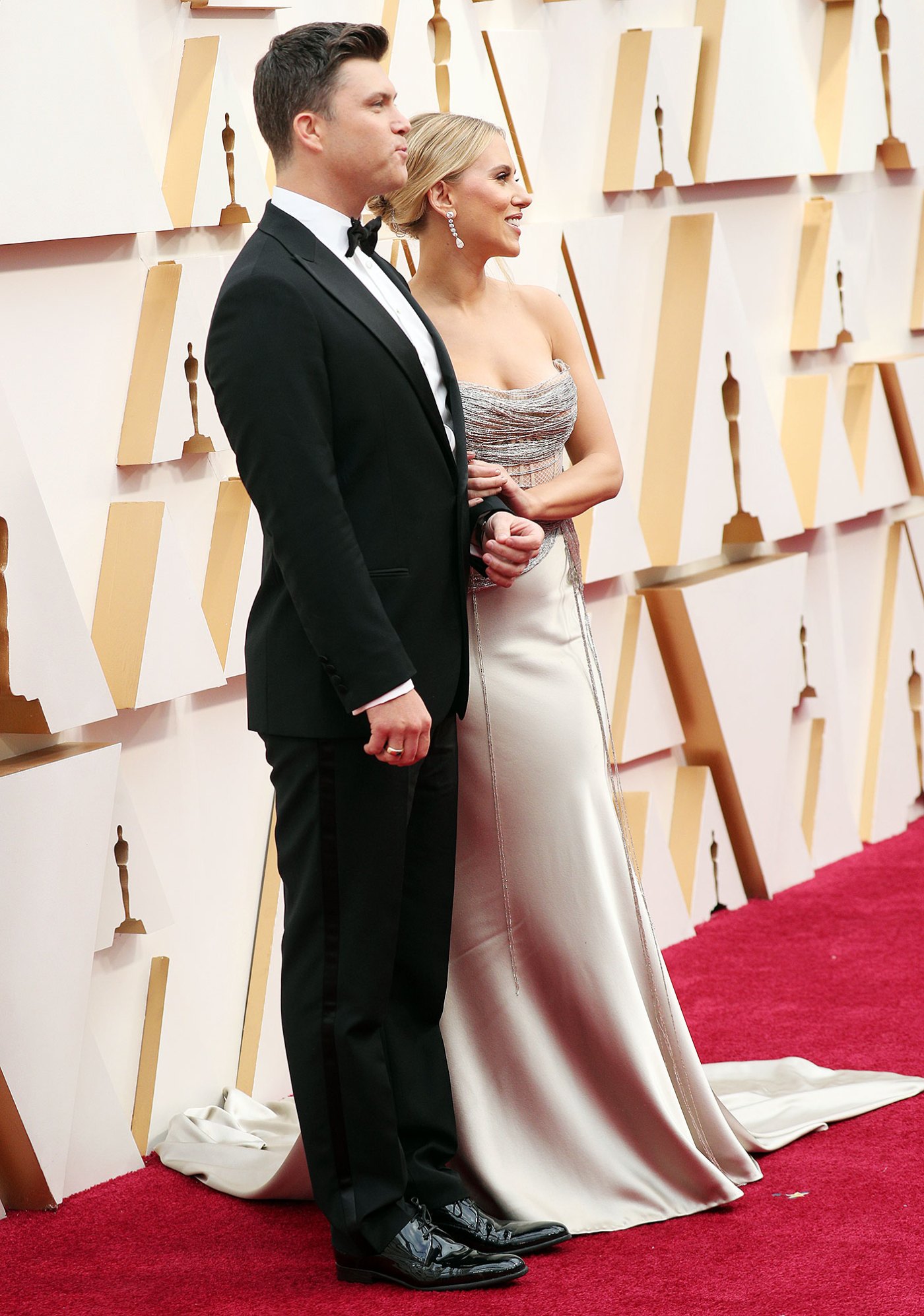 Oscars 2020: Scarlett Johansson and Colin Jost Sizzle on Red Carpet ...