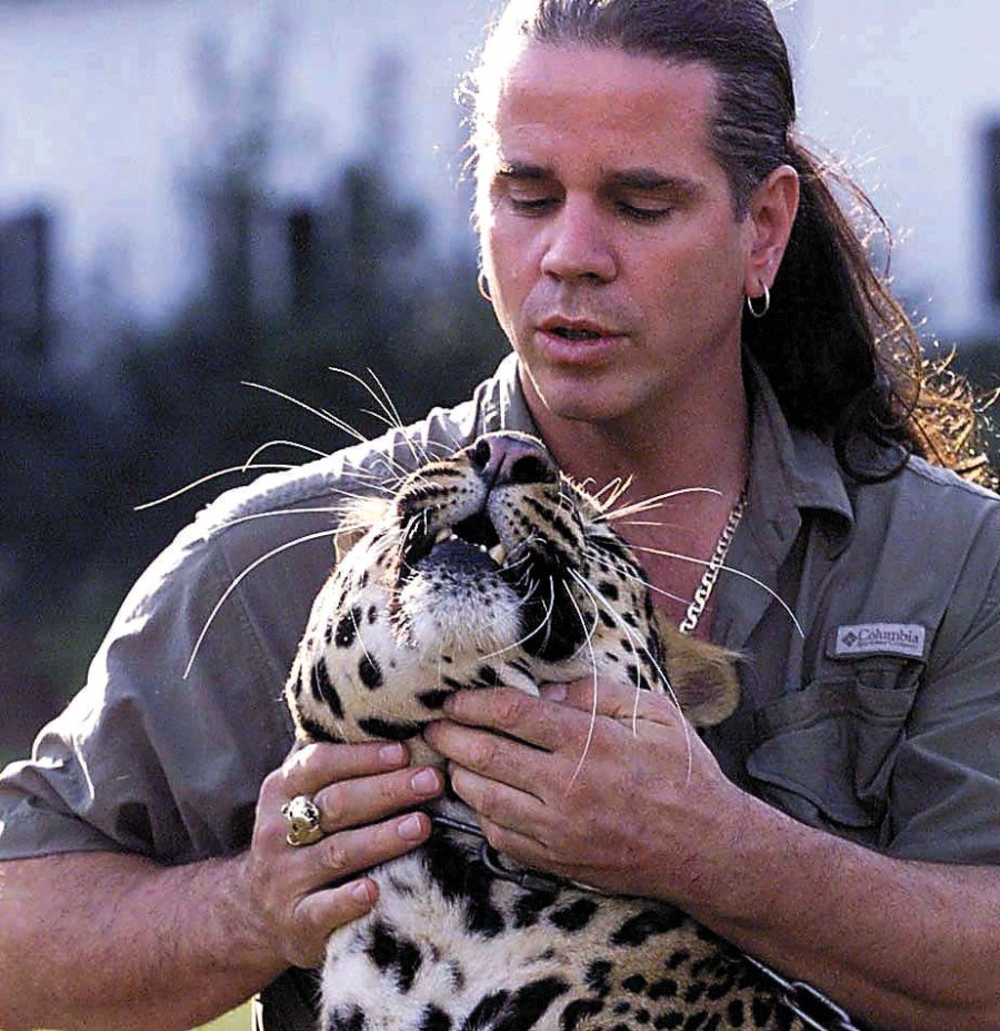 Tiger King’s Doc Antle Was on Stage With Britney Spears at 2001 VMAs ...