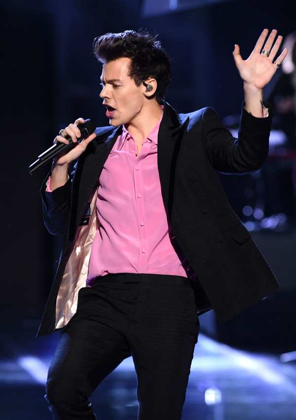 Harry Styles Talks Taylor Swift, Robbery, Therapy With Howard Stern ...