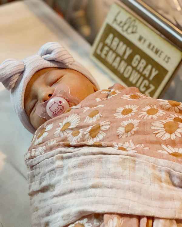 Jill Wagner Gives Birth to 1st Child With Husband David Lemanowicz ...