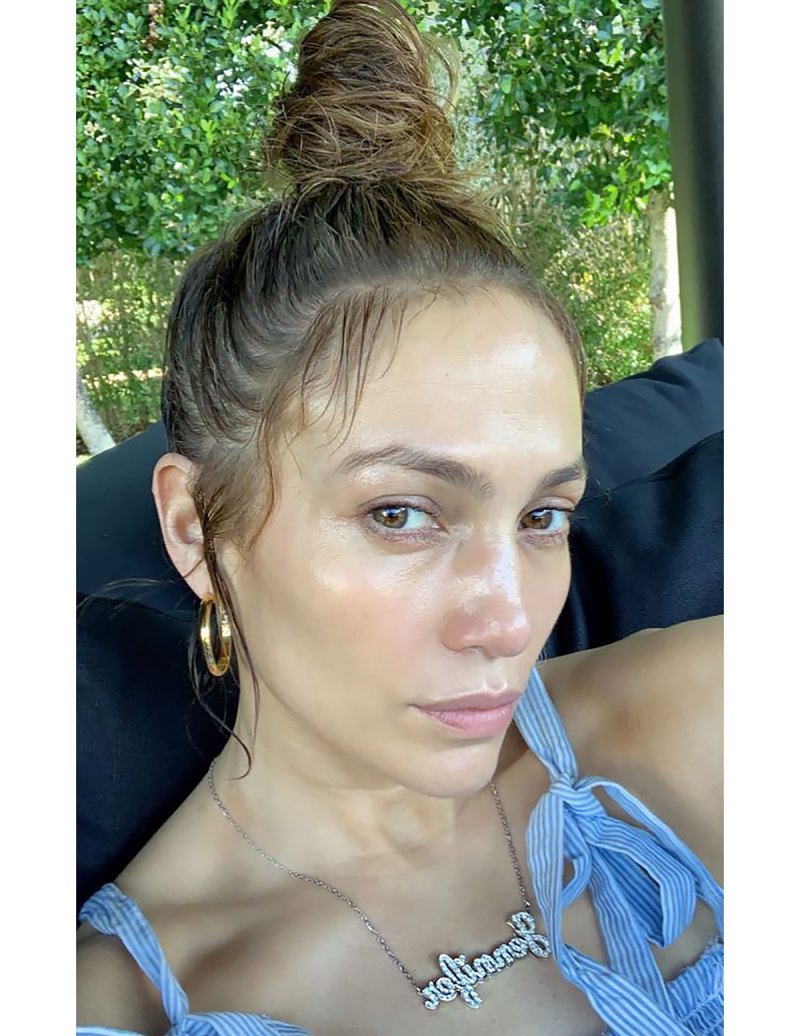 Jennifer Lopez's Most Beautiful Makeup-Free Moments, Selfies: Pics