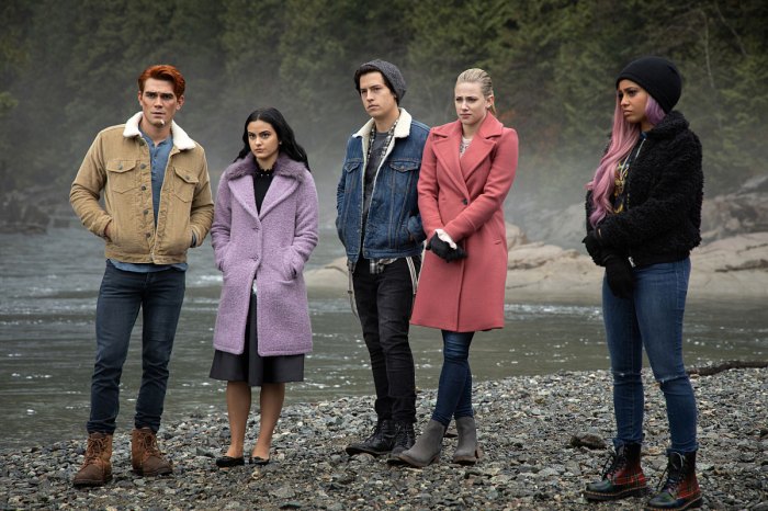 Lili Reinhart 'Feels Like a Prisoner' Returning to ‘Riverdale' Amid ...