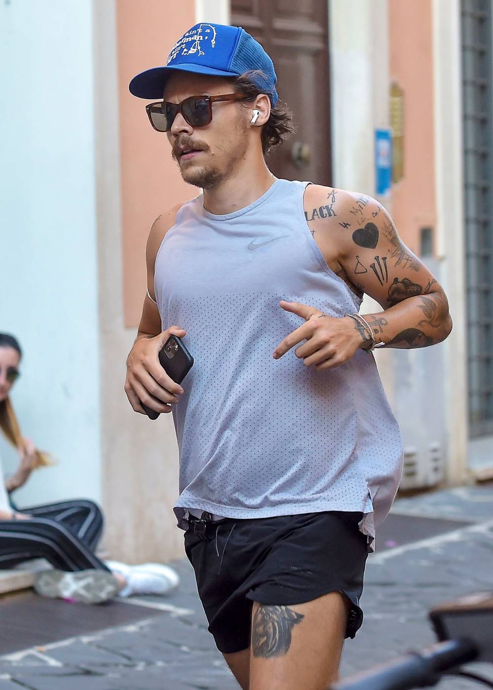 Harry Styles’ Hair Evolution, Changing Hairstyles: Pics