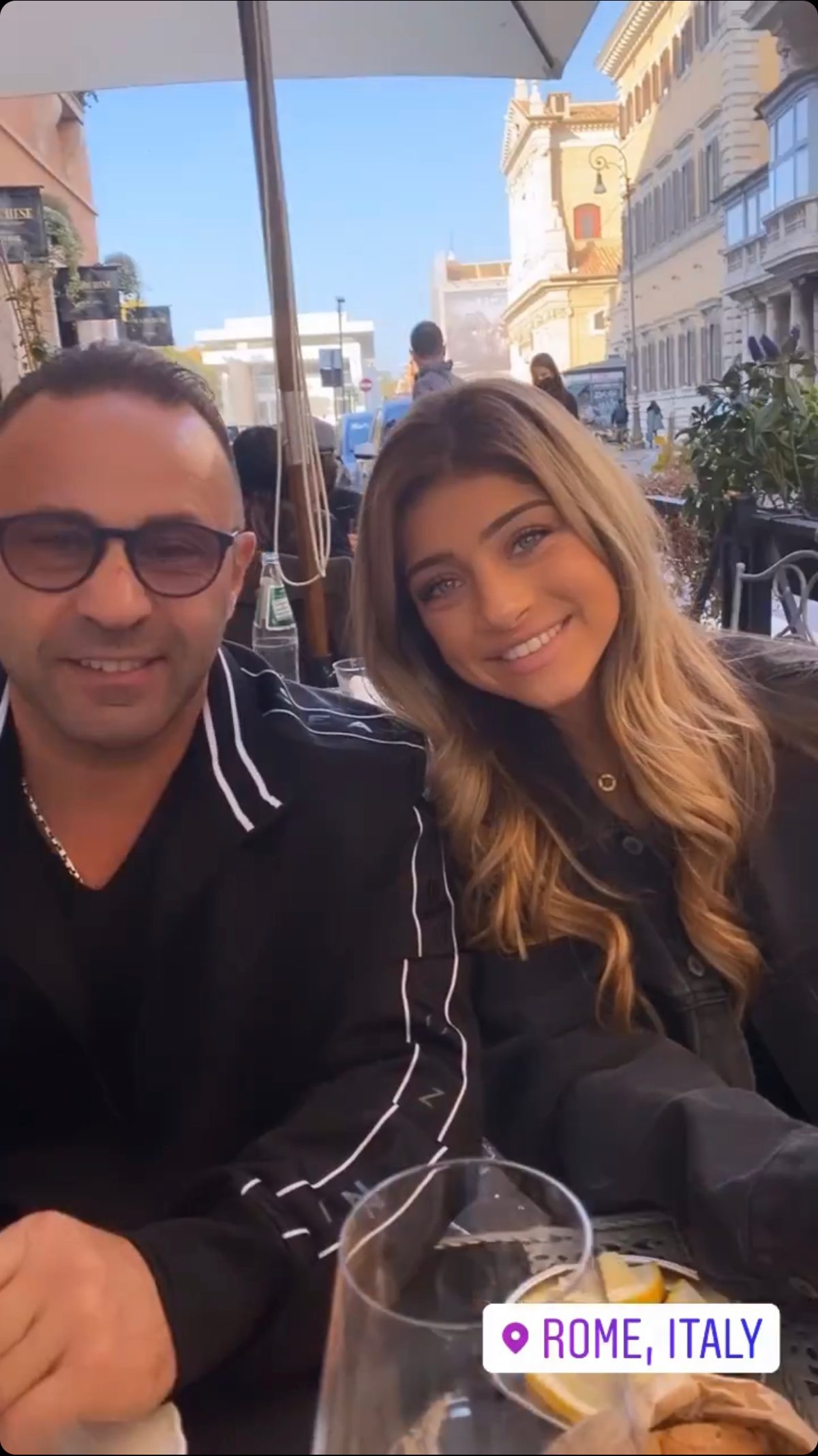 Joe Giudice Reunites With Daughters for 1st Time in Nearly 1 Year: Pics