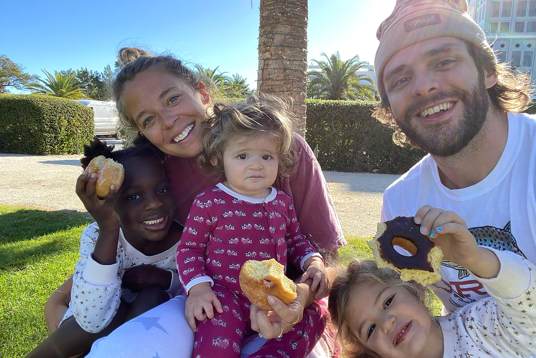 Thomas Rhett, Lauren Akins’ Sweetest Moments With Family: Pics
