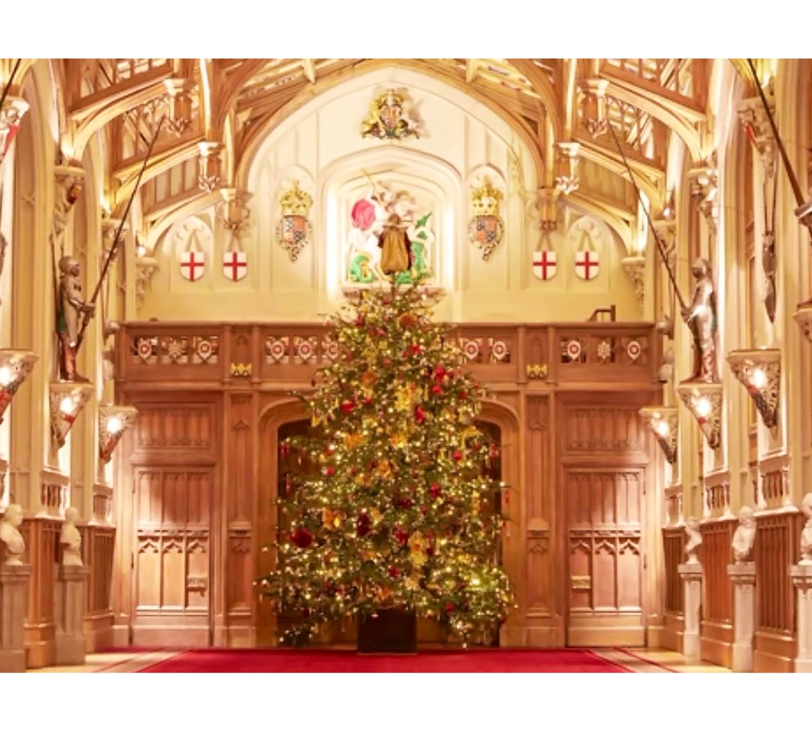 Queen Elizabeth Festively Decorates Windsor Castle for Christmas | Us ...