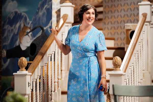 Mayim Bialik Loves Playing Herself, Nearly Is in 'Call Me Kat' | Us Weekly