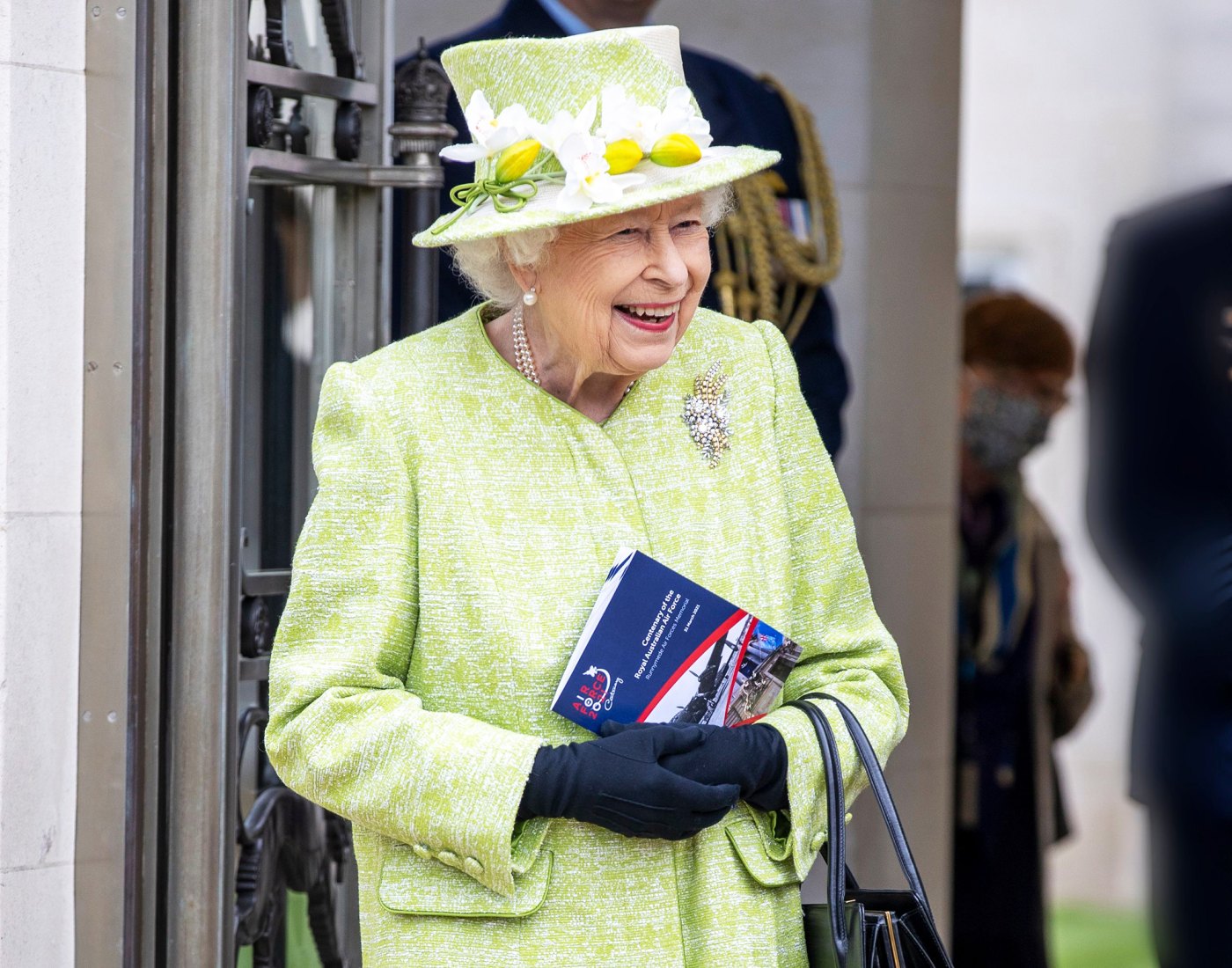 Queen Elizabeth II Pens Heartfelt Letter After Pre-Easter Service ...