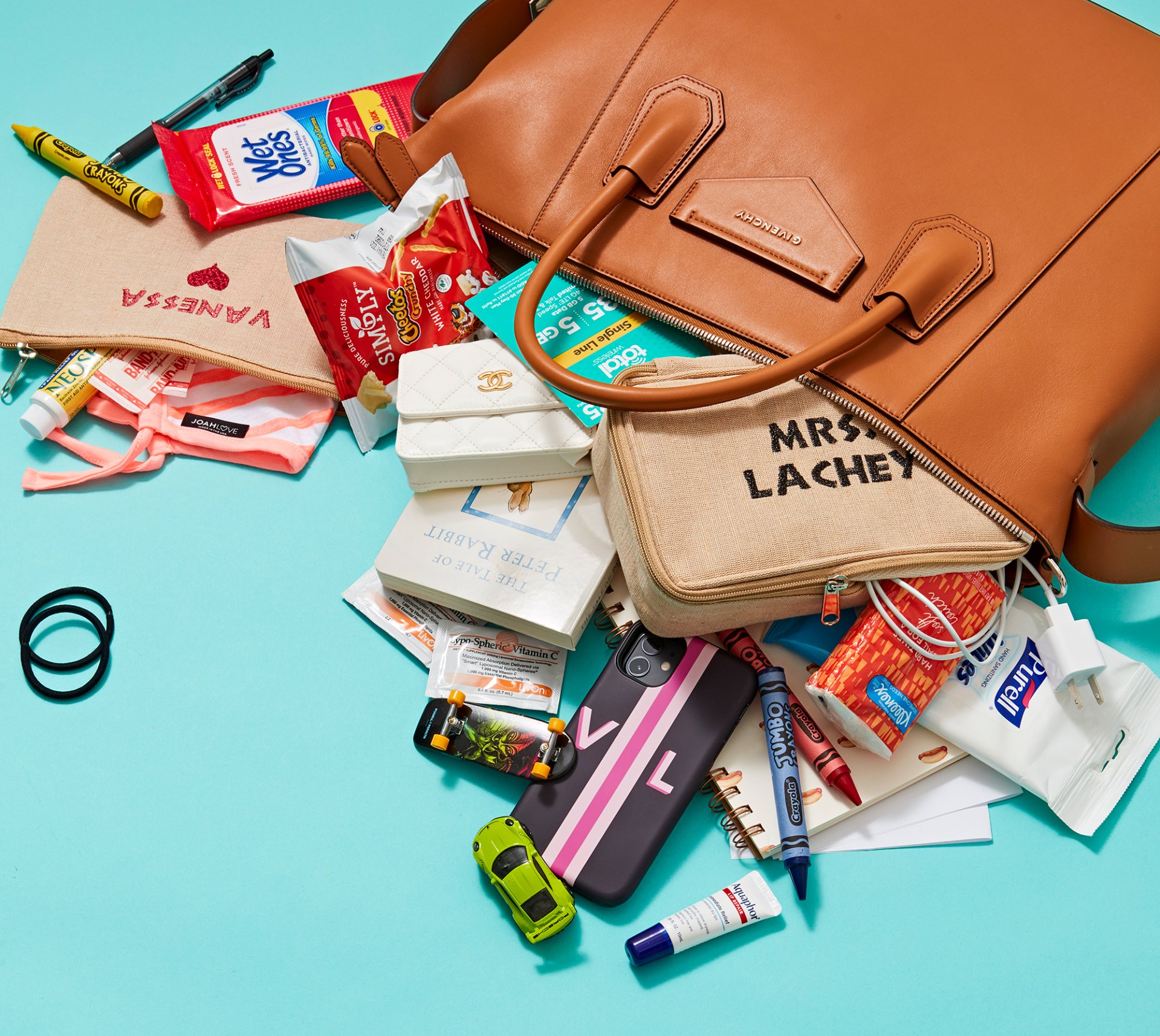 Vanessa Lachey: What’s in My Bag? | Us Weekly