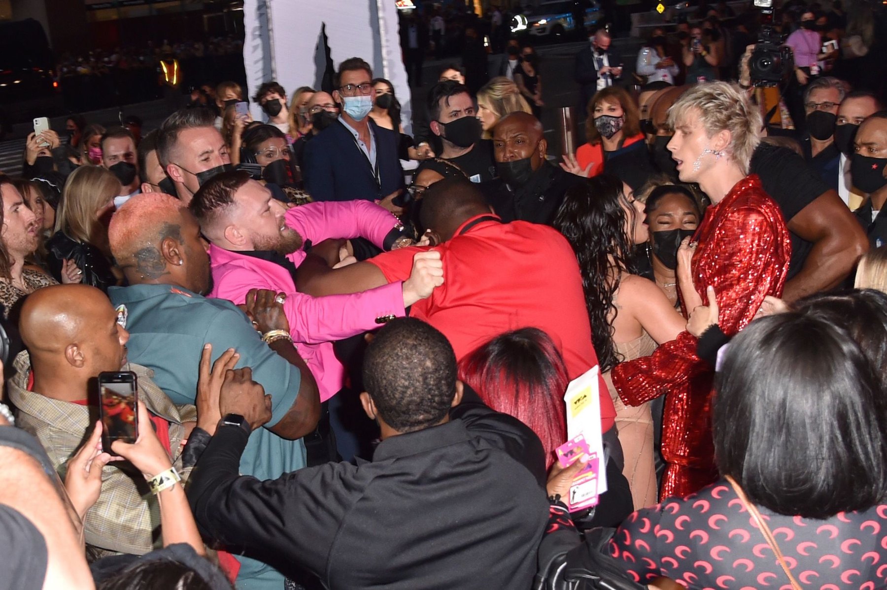 Machine Gun Kelly, Conor McGregor Appear to Fight at 2021 VMAs: Pics ...