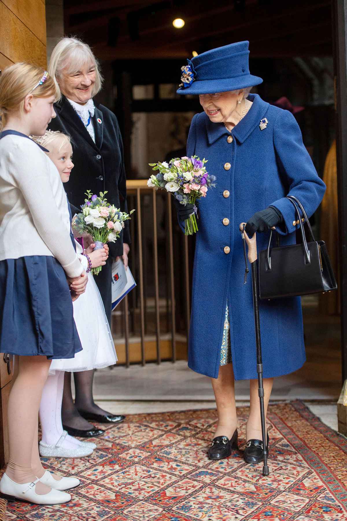 Queen Elizabeth II Uses Cane to Attend Westminster Service: Photos | Us ...