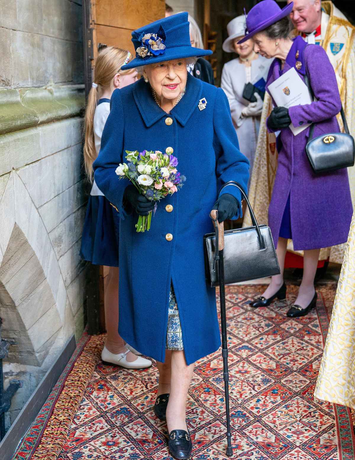 Queen Elizabeth II Uses Cane to Attend Westminster Service: Photos | Us ...