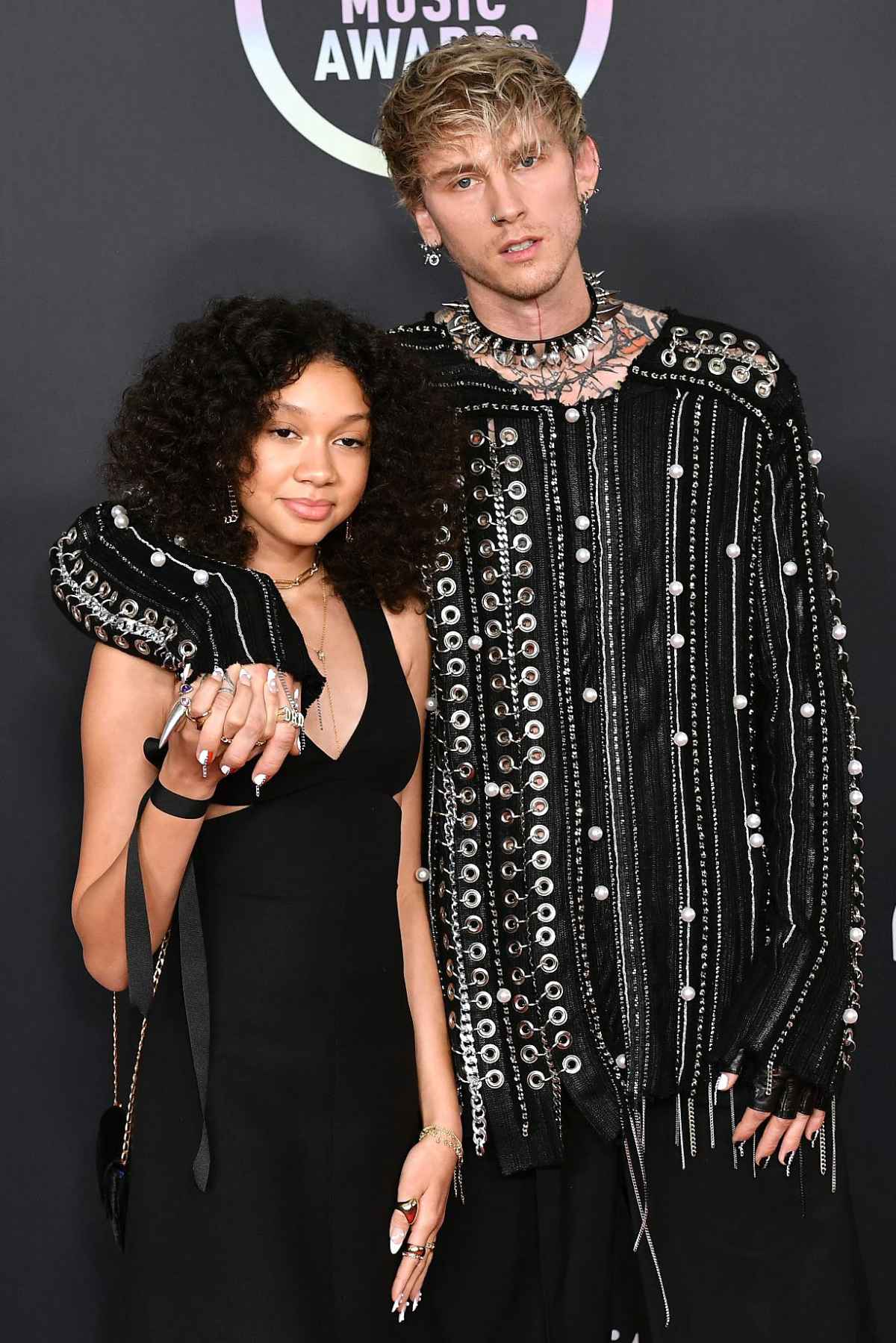 American Music Awards 2021: Machine Gun Kelly Brings Daughter Casie ...