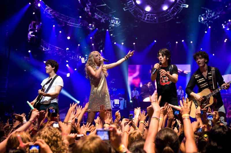 Taylor Swift’s ‘Red': Everything to Know About the Rereleased Album ...