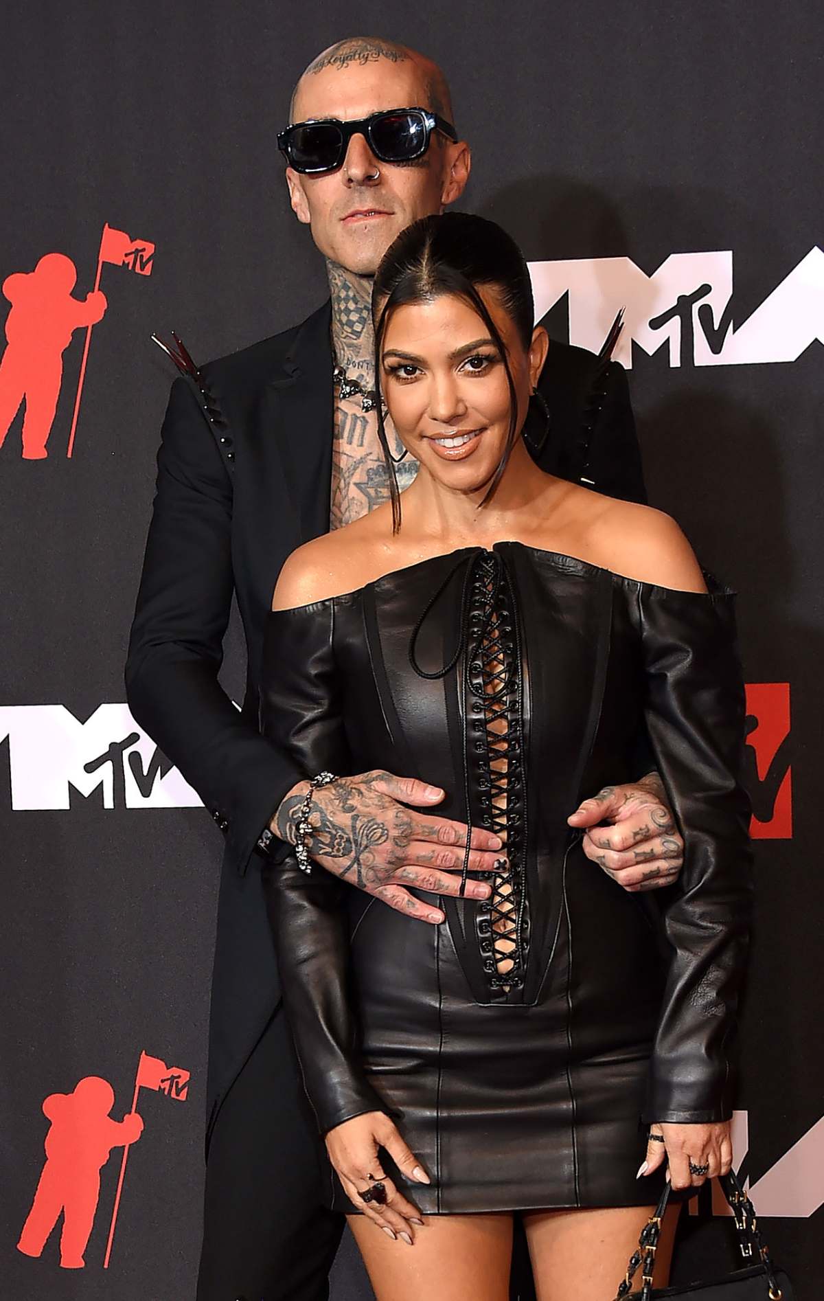 Kris Jenner Covers ‘Jingle Bells,' Travis Barker, Kourtney Kardashian ...