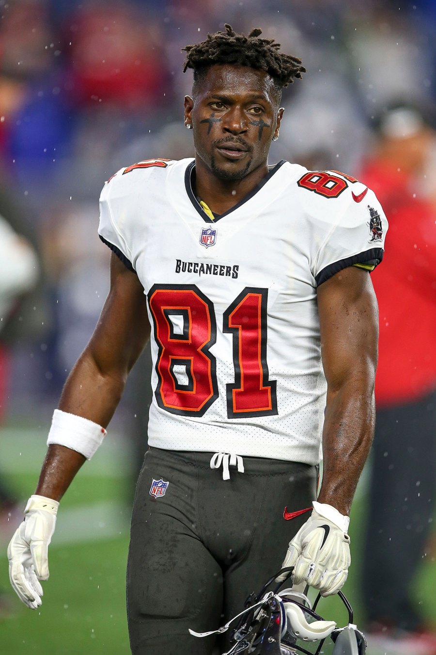 NFL's Antonio Brown Removes Jersey During Game Exit