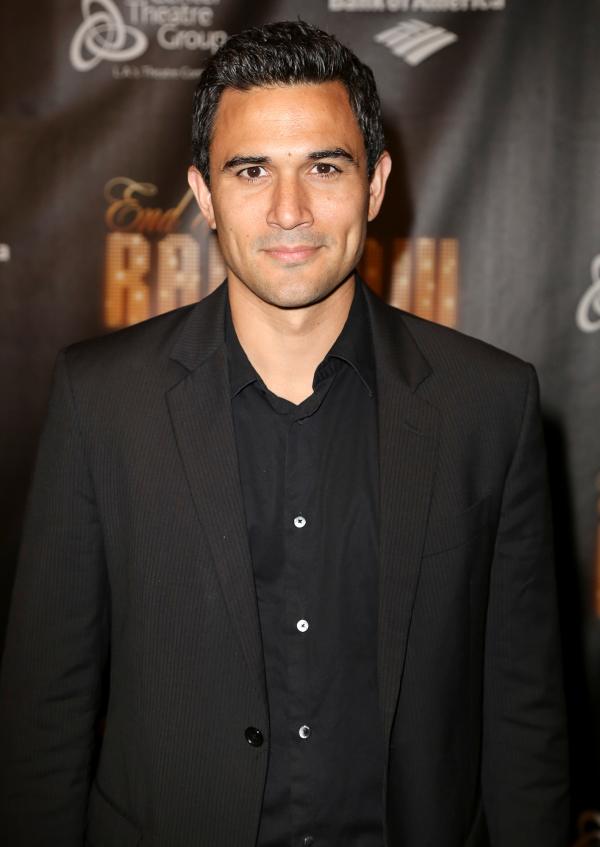 Who Is Ivan Hernandez? 'AJLT' Star Plays Carrie Bradshaw’s Love ...