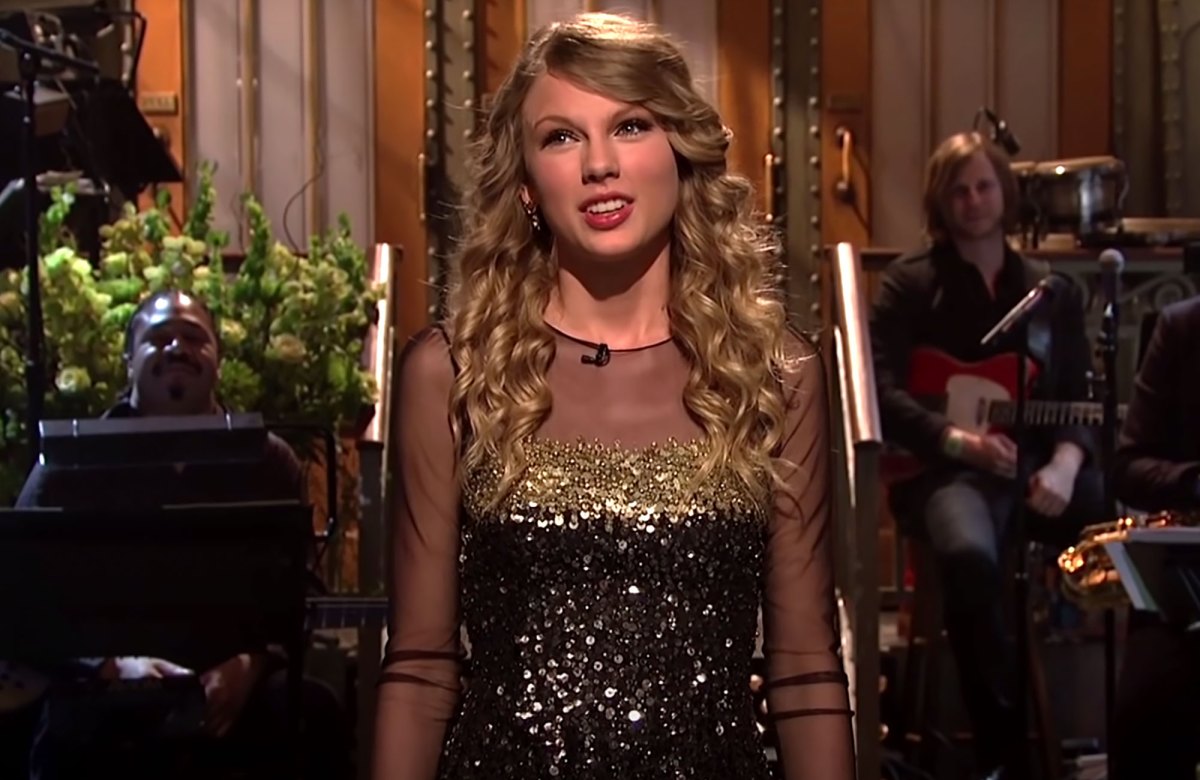 Celebs Who've Been Host, Musical Guest on SNL: Sabrina Carpenter, More ...