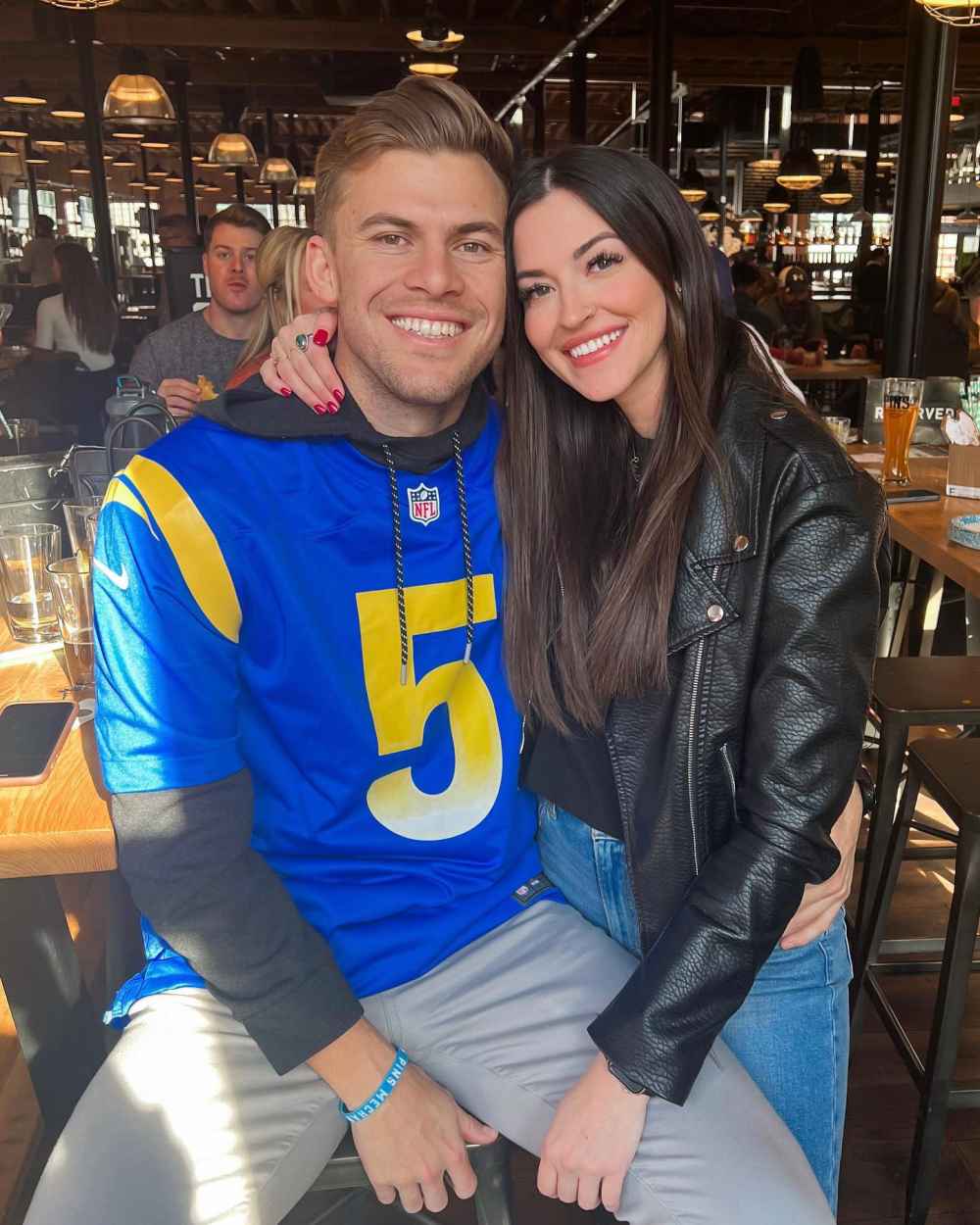 Tia Booth, Taylor Mock Get Engaged at ‘Bachelor Live On Stage’