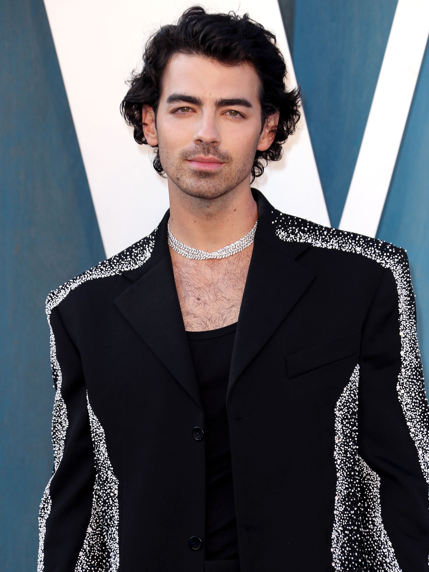Joe Jonas "Goes Bald," Rocks Turtleneck in Kitten-Inspired Holiday Pic ...