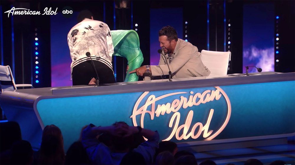 Katy Perry Falls Out of Chair as Ariel on 'American Idol': Video | Us ...
