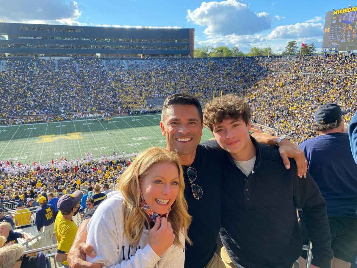 Kelly Ripa, Mark Consuelos' Family Album With 3 Children: Photos | Us ...