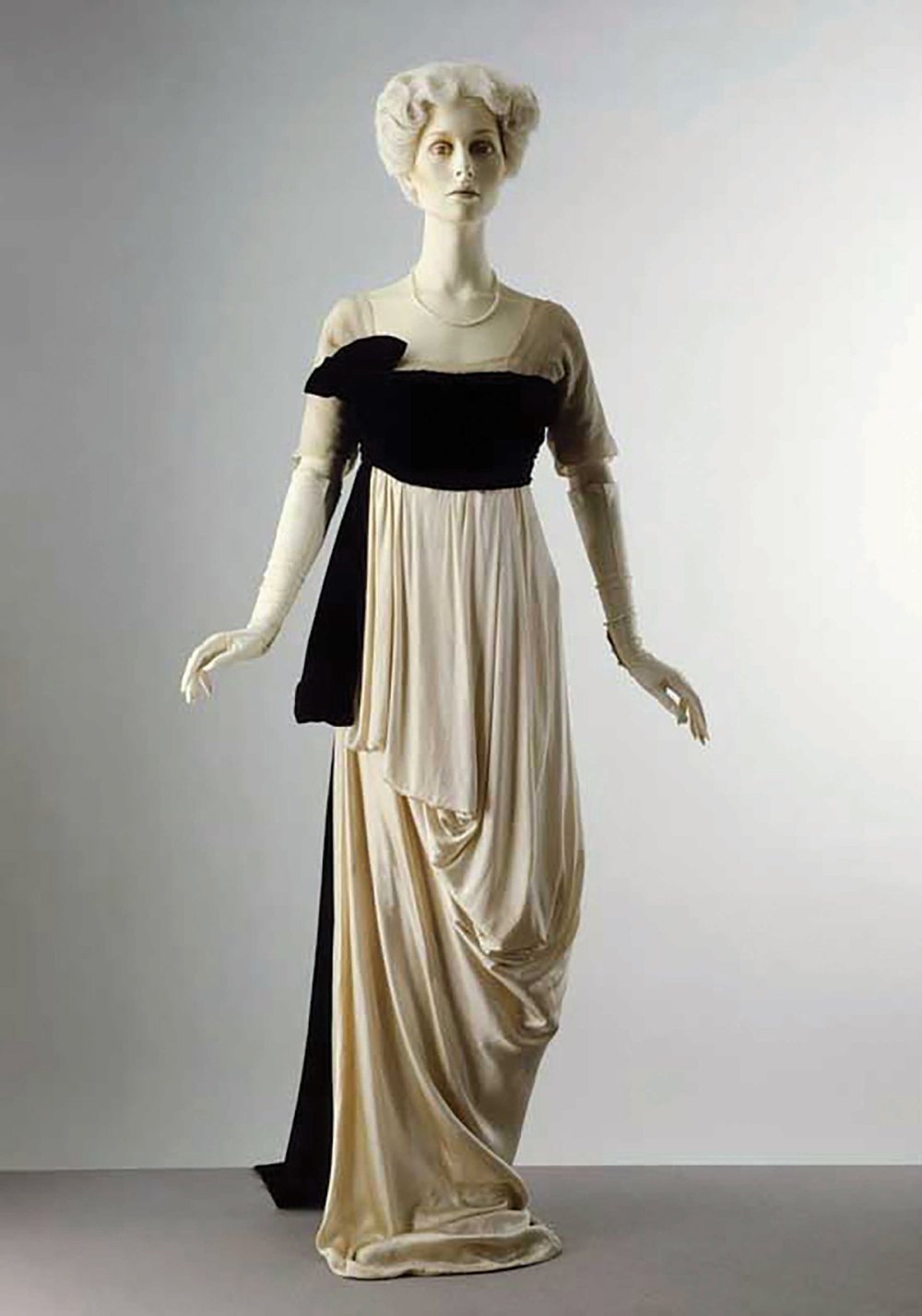 How the Style Icons of the Titanic Dressed for the Times | Us Weekly